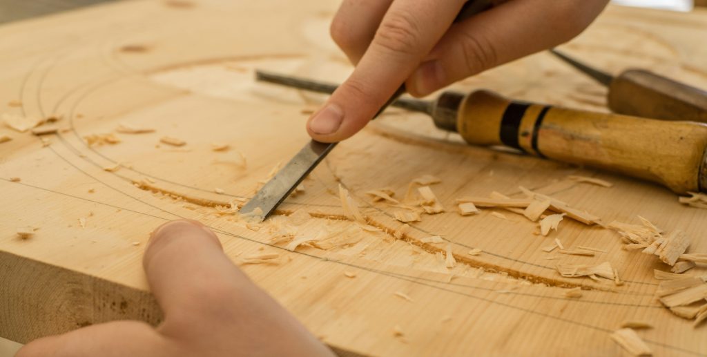 Cómo empezar a tallar madera paso a paso: guía básica para ...